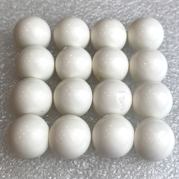 Office | Vintage 16 Plastic Bubble Self Shank Solid White | Poshmark
